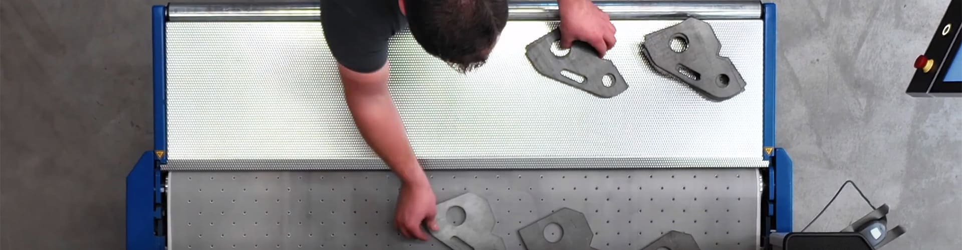 Blech entgraten und schleifen lassen | RS-Metall