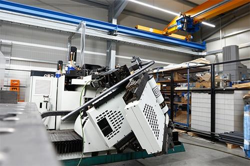Blech entgraten und schleifen lassen | RS-Metall